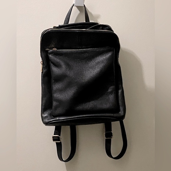 Vera Pelle | Bags | Vera Pelle Leather Black Backpack Crossbody | Poshmark